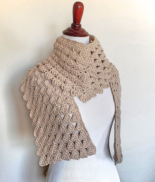 Ravelry: Drifting Shells Scarf pattern by Chezpascaledesigns