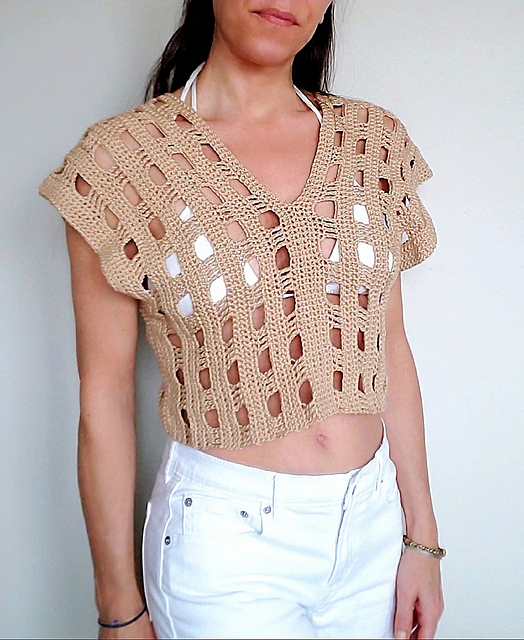 Ravelry: Beachcomber Crop or Tunic Top pattern by Chezpascaledesigns