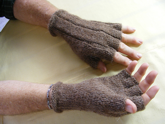 Ravelry: Unisex Texting Gloves pattern by Patricia Ann Ford