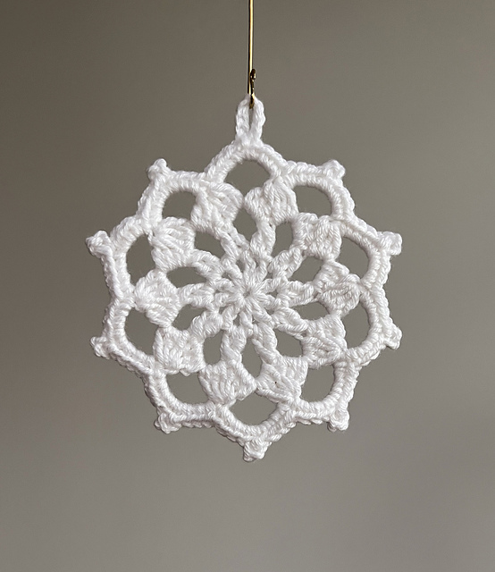 Ravelry: Ten Point Snowflake Ornament pattern by Courtney McFarland