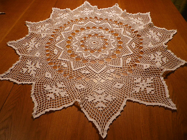 Ravelry: Centerpiece in Crocheted Netting pattern by Lily Mills Company