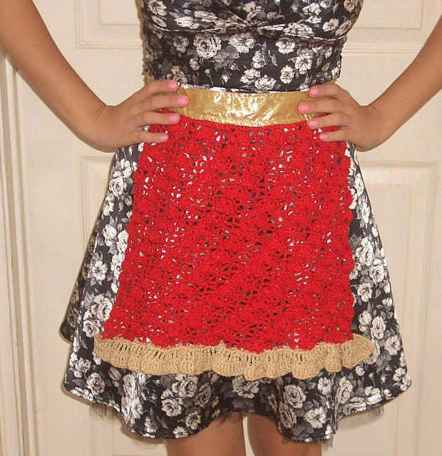 Ravelry: Sparkly Christmas Hostess Apron pattern by Pam Grennes