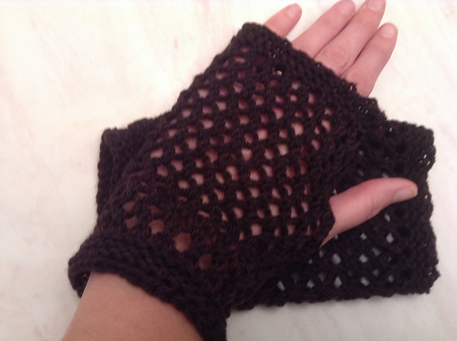 Ravelry: Mrs Lovett's Mitts pattern by Caroline Morrow