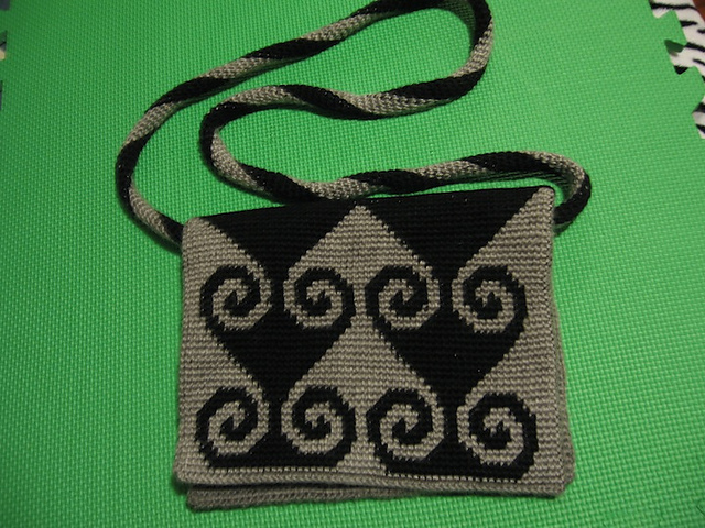 Ravelry: Crossover Bag in Tapestry Crochet pattern by Suzanne Pennell
