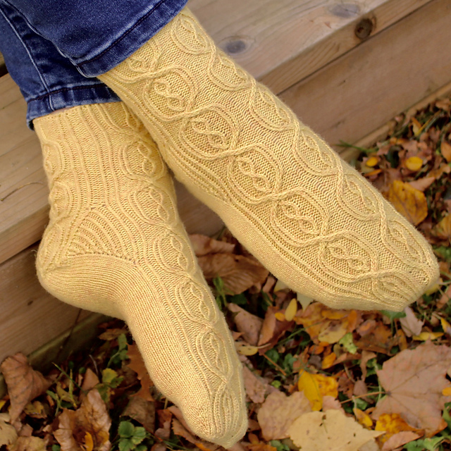 Ravelry: Linkages Socks pattern by Carolyn Lisle