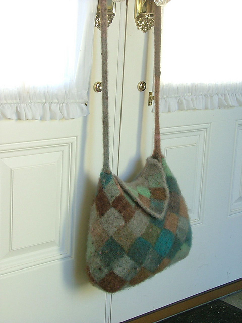 Ravelry: phenleyss' Felted Entrelac bag