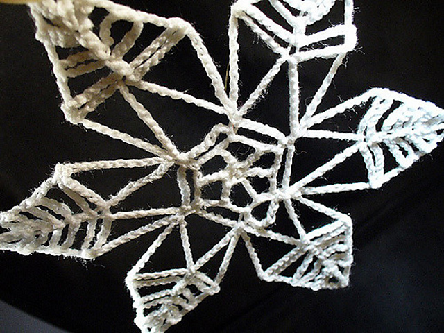 Ravelry: phoenix's Leaf Snowflake