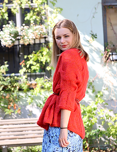 Ravelry: Close Cables Cardi / Tett i Flett-jakke pattern by Anna Enge