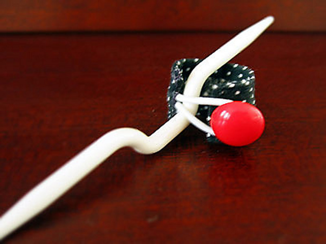 Ravelry: pieKnits' DIY Cable needle holder