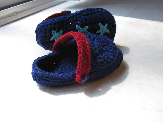 Ravelry: Toddler Crocs pattern by purrlyKnits