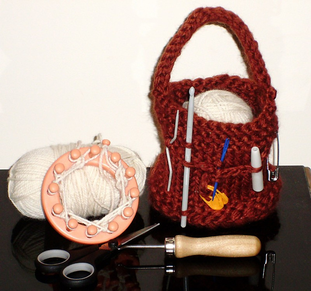 Ravelry: LOOM KNIT - Knit-Knack Caddy Sac pattern by Tracey Waller