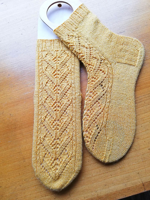 Ravelry: Veera pitsisukat pattern by Pirjo Töyrylä