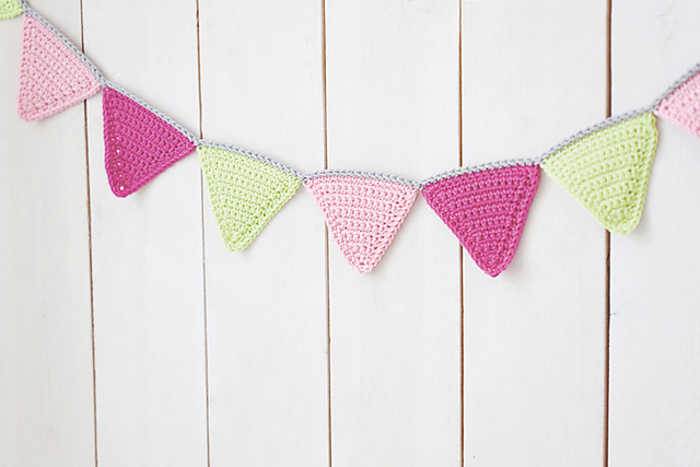 Ravelry: Triangle Bunting pattern by June Gilbank