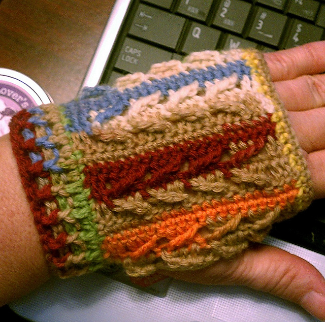 Ravelry: Falling Leaves Handwarmers pattern by Pam Daley