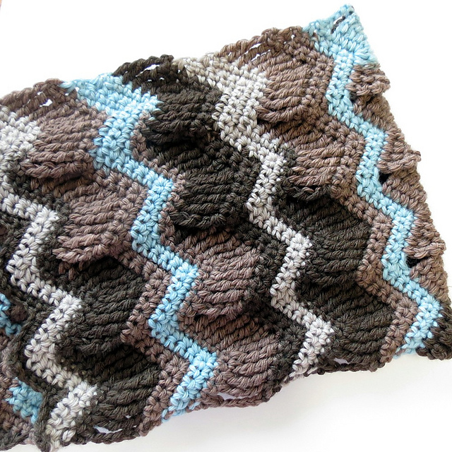 Ravelry: Chevron Infinity Cowl pattern by Pam Daley