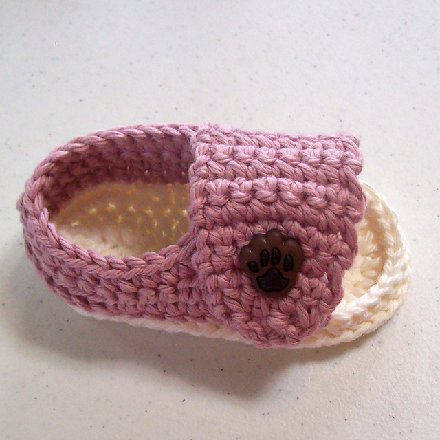 Ravelry: Japanese-style House Slippers for Baby pattern by Pam Daley
