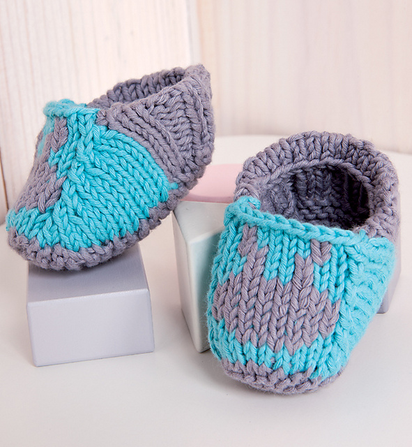 Ravelry: #25 Chaussons bébé bicolore pattern by Phildar Design Team