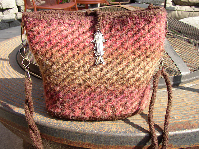 Ravelry: Easy Diagonal Ripple Felted Purse pattern by Barbara Breiter