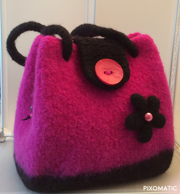 Ravelry: Felted Handbag pattern by Pauline Warnes