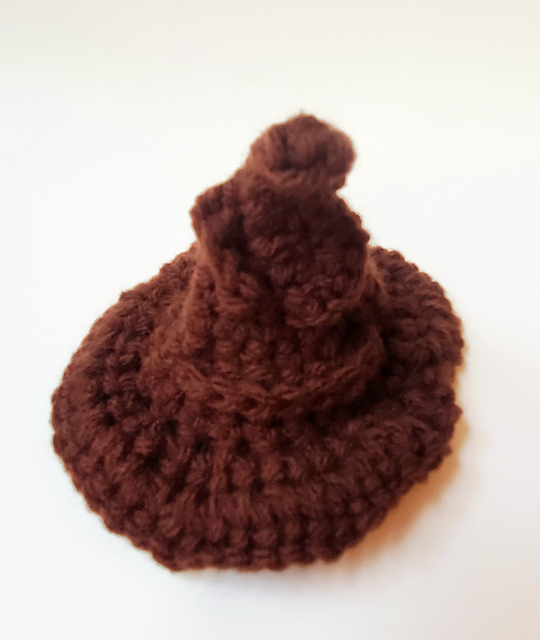 Ravelry: Mini Sorting Hat pattern by Gillian Nestor