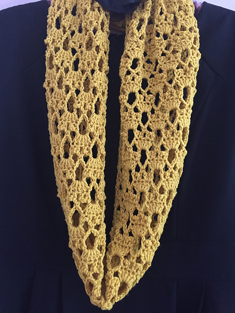 Ravelry: Trellis Crowns Superfine Cowl pattern by Bessie PC