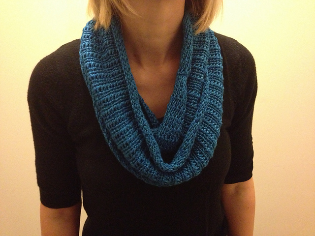 Ravelry: No. 33 Cowl pattern by Michelle Odgers