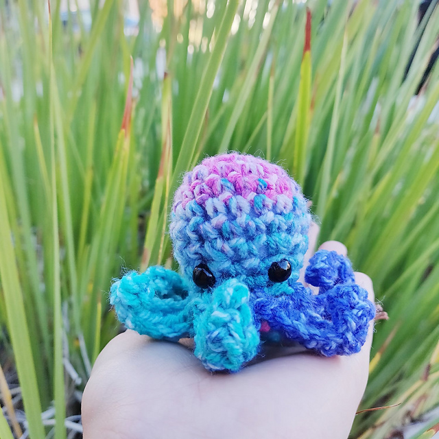Ravelry: Baby Kraken pattern by Yarn Circus