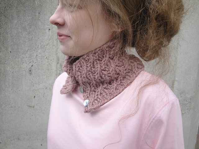 Ravelry: Cozy Alpaca Cowl pattern by Emily Johannes