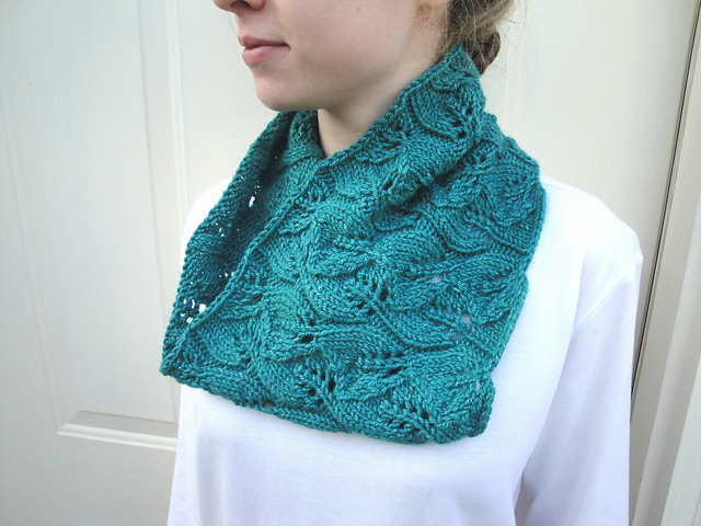Ravelry: Emerald Leaf Cowl pattern by Emily Johannes