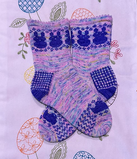 Ravelry: Make a PEEP Socks pattern by Jessica Pelon