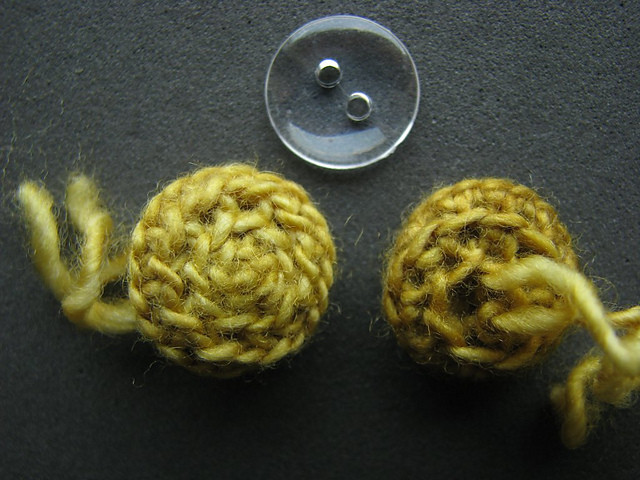 Ravelry: Crocheted buttons - phototutorial pattern by Annamária Ötvös ...
