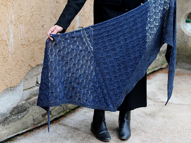 Ravelry: Lileas pattern by Annamária Ötvös (11wildswans)