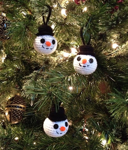 Ravelry: Snowman Head ornaments pattern by Liz H.