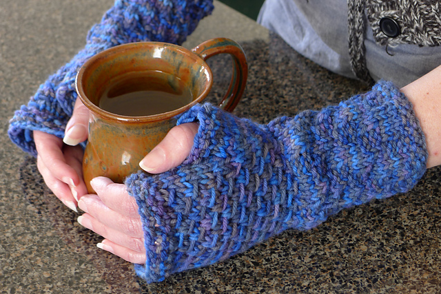 Ravelry: Eastern Northwestern Mitts pattern by Donna Herron