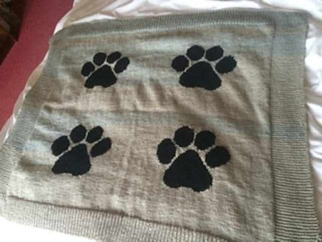Ravelry: Paw Print IK pattern by Angela Foster