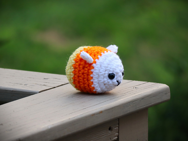 Ravelry: Candy Corn Bee Amigurumi pattern by Rachel Wisneski