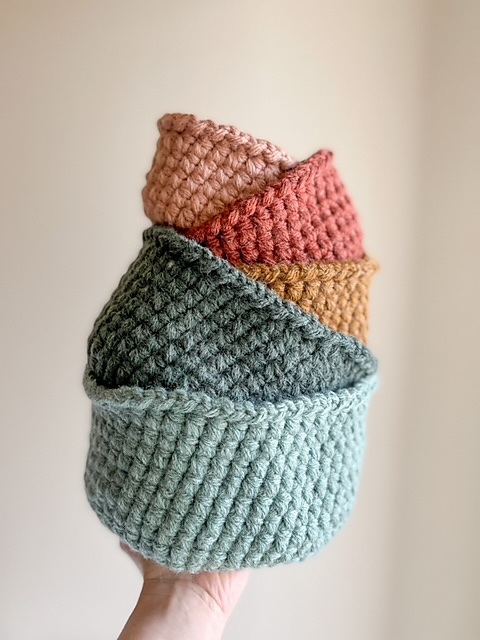 Ravelry: Aspetuck Nesting Baskets pattern by Rachel Pyle