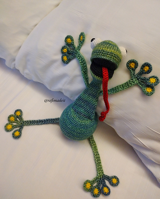 Ravelry: rafaelaedwards' Angela's Squashed Frog Door Stopper