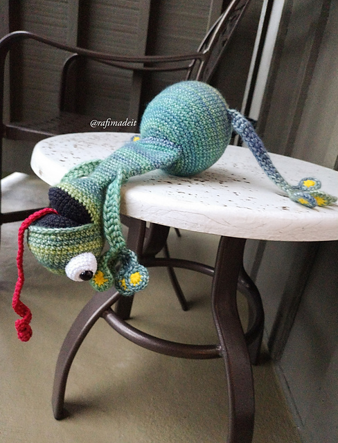 Ravelry: rafaelaedwards' Angela's Squashed Frog Door Stopper