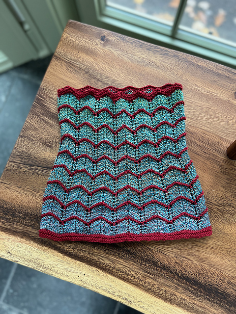 Ravelry: Jagged Little Cowl pattern by Raging Wool