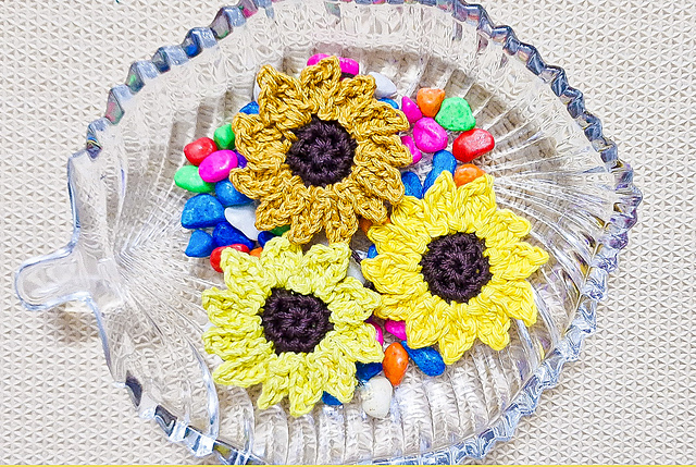 Ravelry: Super Easy Sunflower Applique pattern by Rajeshwari Singh