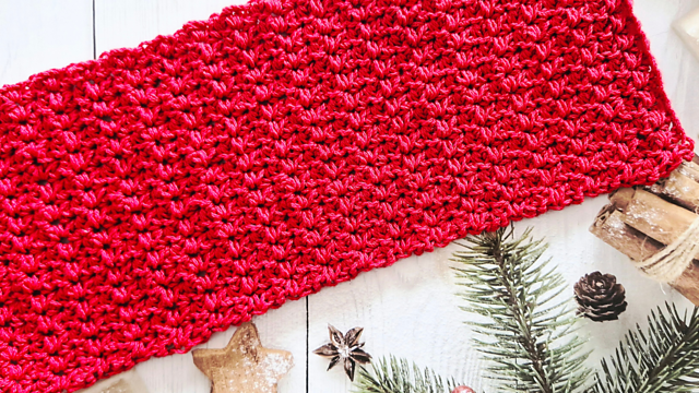 Ravelry: Rustic Christmas Table Runner pattern by Rajeshwari Singh