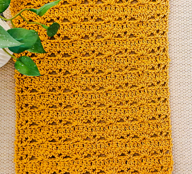Ravelry: Easy Going Table Runner pattern by Rajeshwari Singh