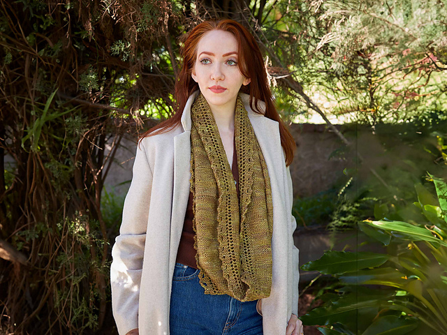 Ravelry: Ivygrown Cowl pattern by Ruth Nguyen