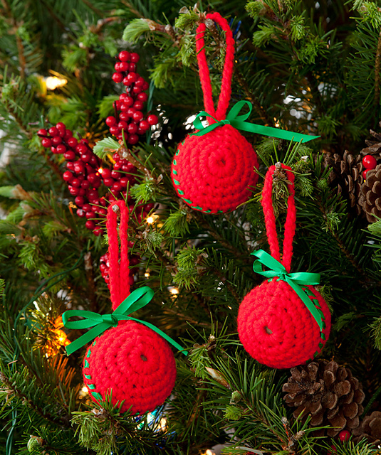 Ravelry: Easy Classic Ball Ornaments pattern by Katherine Eng