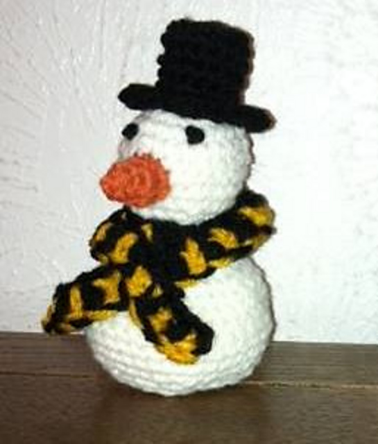 Ravelry: FROSTY Snowman Amigurumi pattern by Jane Bibby