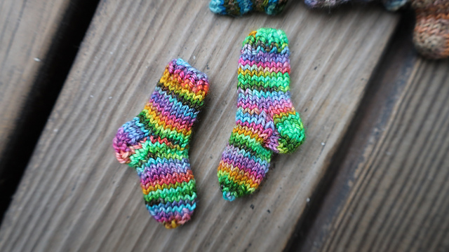 Ravelry: Mini Socks pattern by Regina Hwang