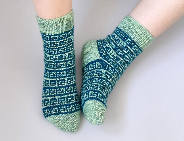 Ravelry: Mirror Hearts socks pattern by Renata Witkowska