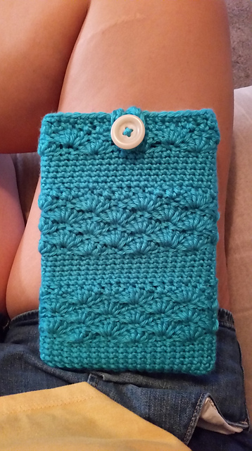 Ravelry: Shell Stripe Tablet Cozy pattern by Nichole's Nerdy Knots