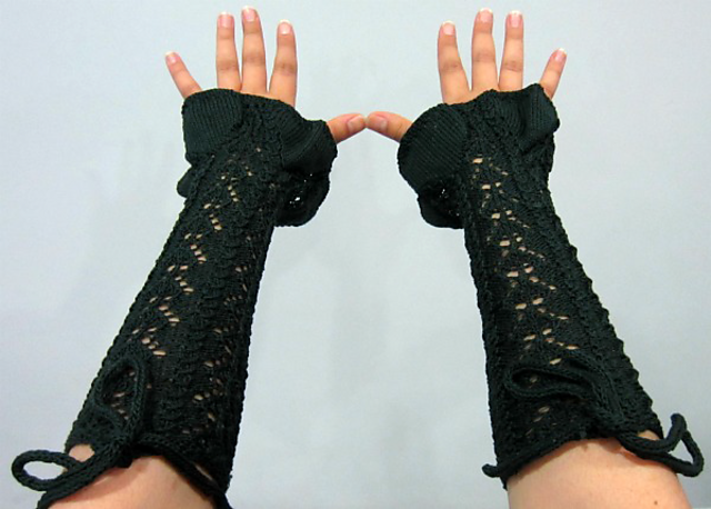 Ravelry: Lace Cuff Gauntlets pattern by Lobug Designs